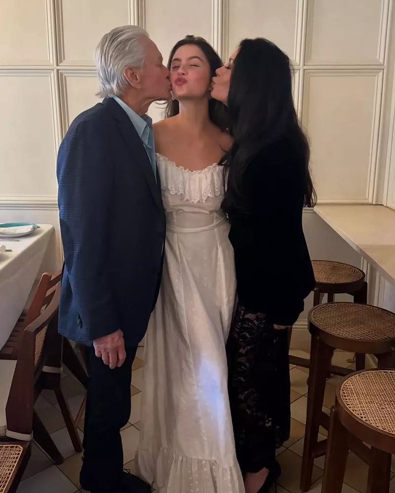 Catherine Zeta-Jones și Michael Douglas, la absolvirea fiicei lor. Imaginile emoționante ...