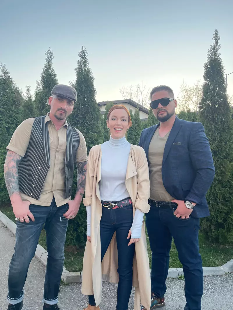 Primele imagini din „Băieți Deștepți”. Fiica lui Connect-R apare în ...