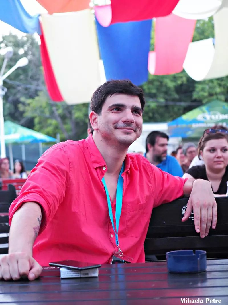 Cine este iubita lui Alex Bogdan. Actorul din „Tati part-time”, care a ...