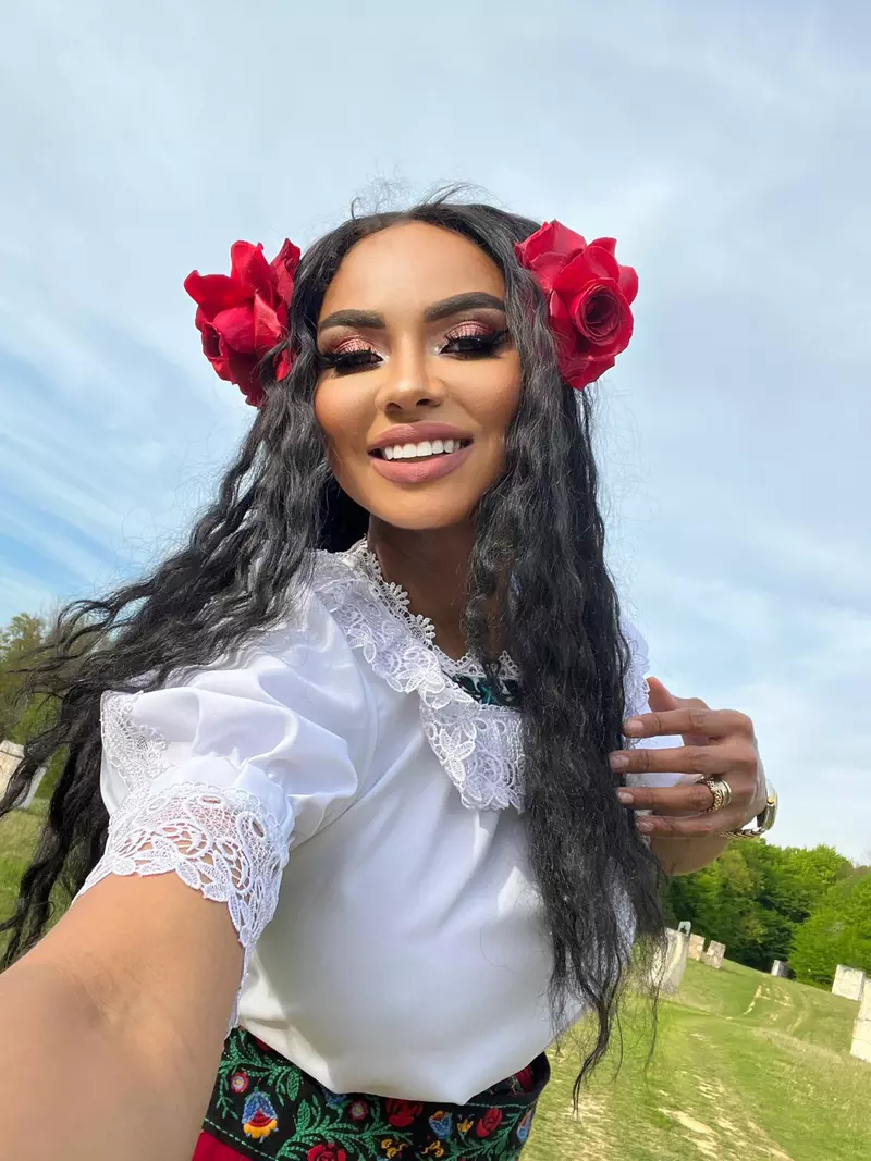 Laurette a devenit artistă de muzică populară: „Am filmat mai multe ...