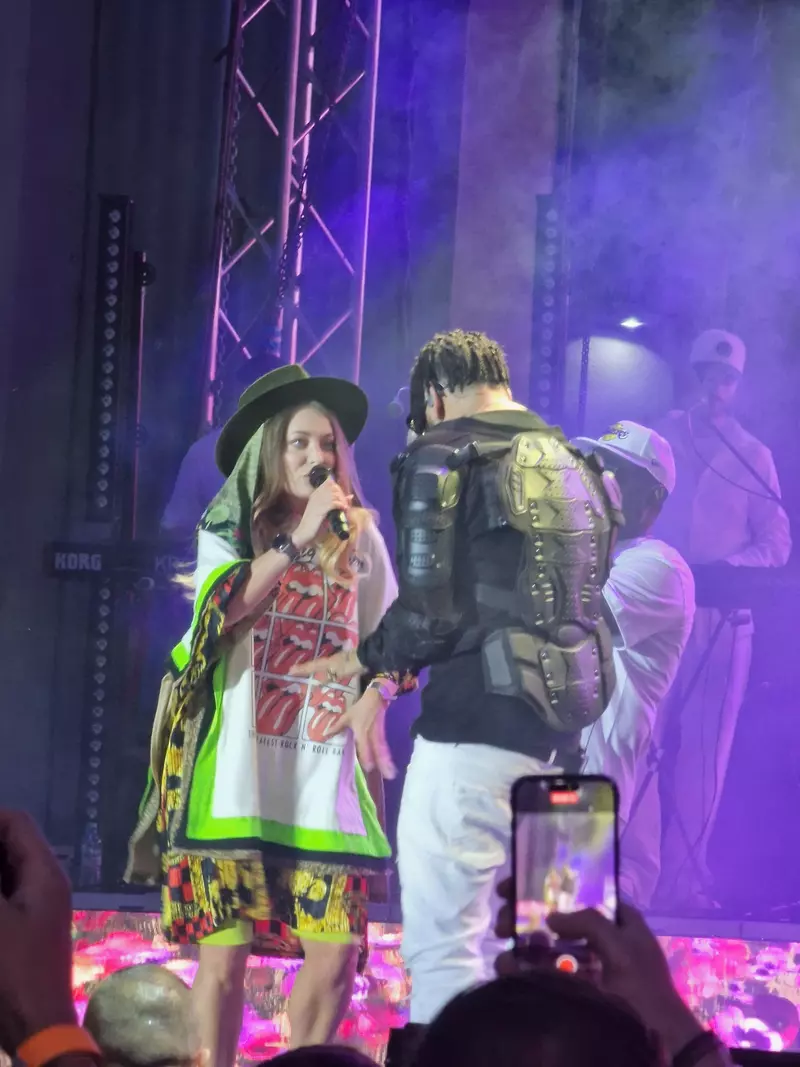 Delia a făcut senzație la ziua lui Connect-R: „Mă îmbrac cu ce simt ...