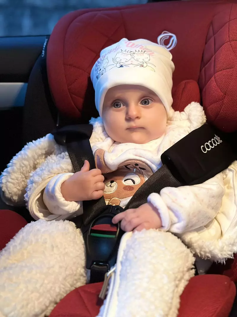 Prima fotografie cu fetița adoptată de Crina Matei. Actrița a și ...