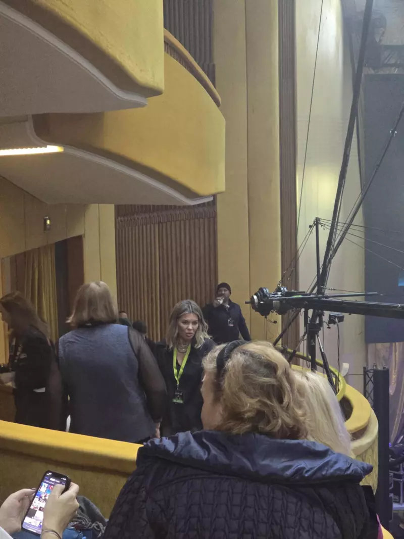 Gina Pistol și Josephine i-au făcut galerie lui Smiley, la Sala ...