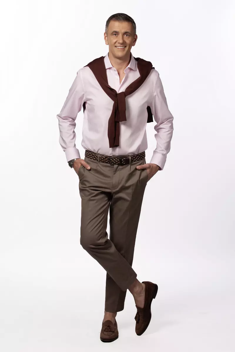 Cine este Cosmin Cernat, prezentatorul formatului “Insula de 1 milion ...