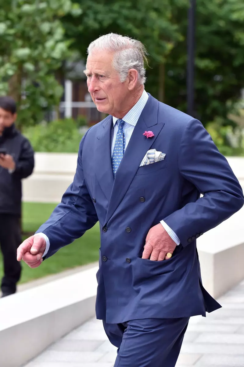 Ce semnificație are inelul pe care prințul Charles îl poartă în ...