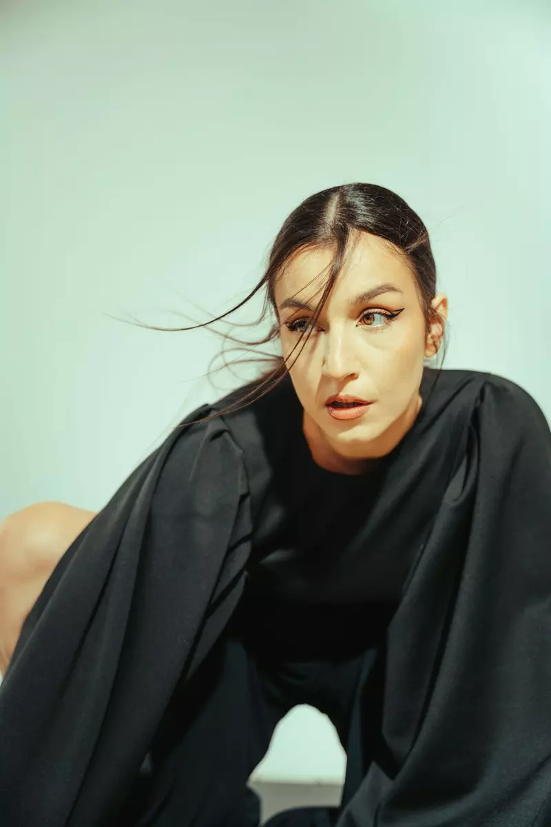 Coldplay vine în România. Emaa este singura artistă româncă aleasă să ...