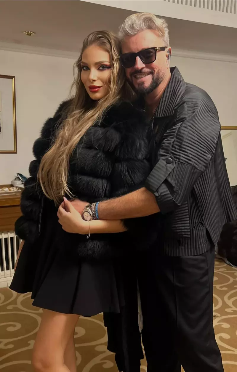 Ce diferență de vârstă e între Cătălin Botezatu și Nicolle Fota, noua lui iubită. Se mândrește ...