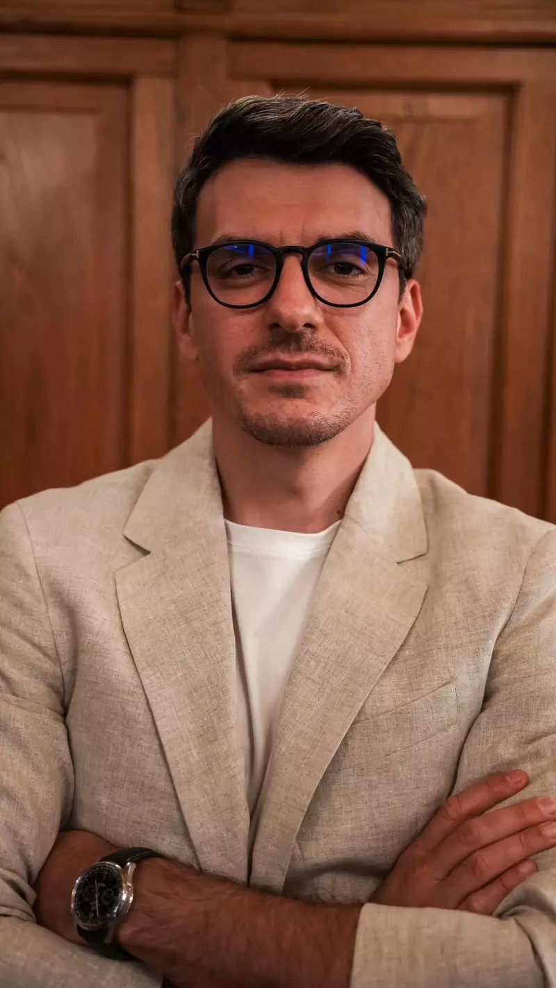 Cine este Alexandru Ion de la Asia Express 2025. Actorul a fost, în ...