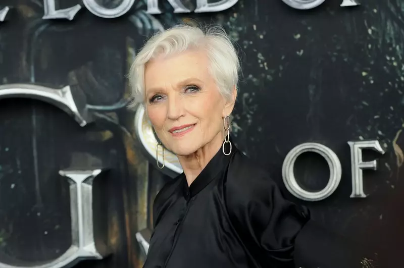 Dramele din tinerețea lui Maye Musk. Mama lui Elon Musk are o poveste ...