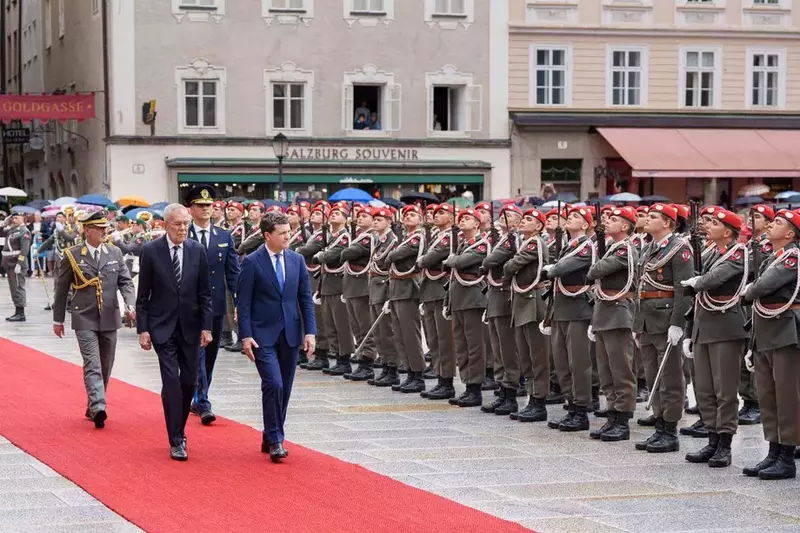 Stiri Directe - Mirabela Grădinaru și copiii, prima vizită oficială ...