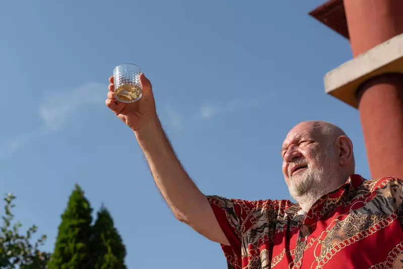 Valentin Teodosiu joacă în serialul „Tătuțu”. Ce rol interpretează ...