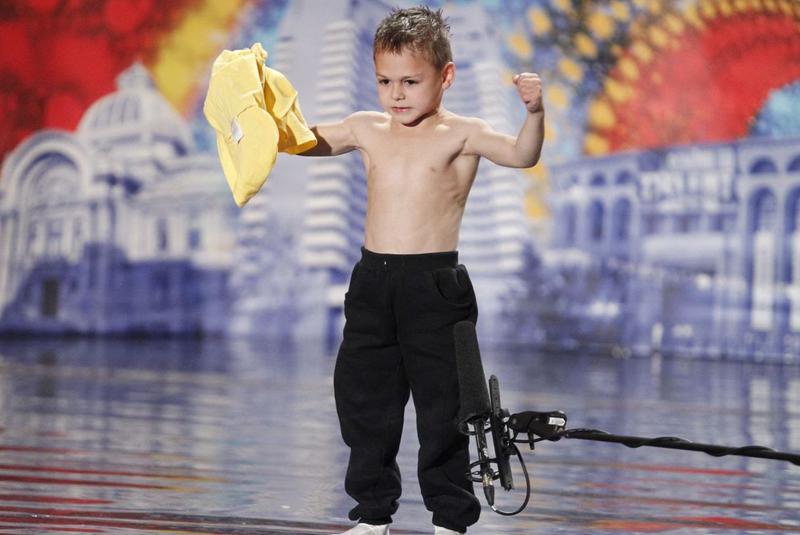 Îl mai ții minte pe Micul Hercule? Cum arată acum Giuliano Stroe, la 16 ...