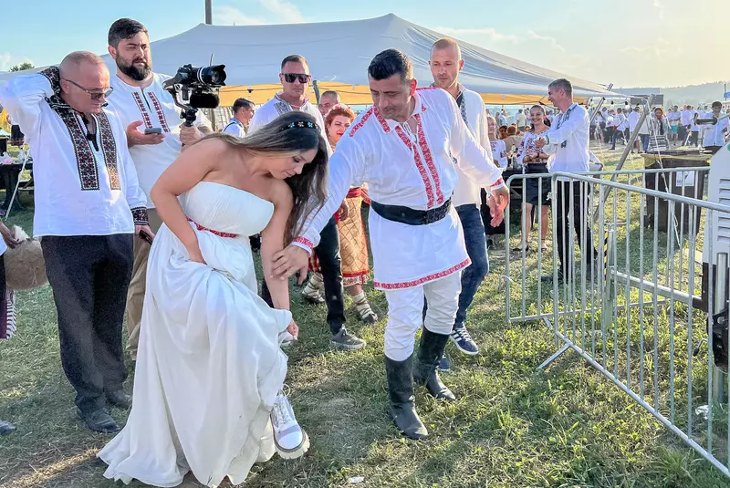 Cu câți bani au rămas George Simion și Ilinca Munteanu, după nuntă. Ce ...