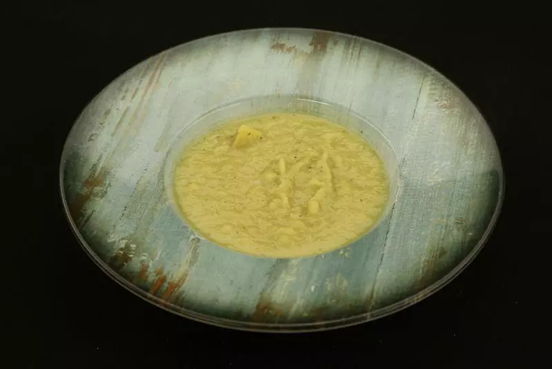 Cine este Sherry Lever, concurenta care a venit însoțită de sclavul ei ...