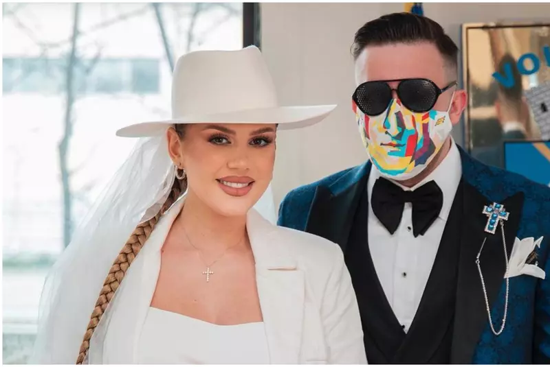 Emily Burghelea, soțul ei și cei doi copii, dați afară din camera de ...