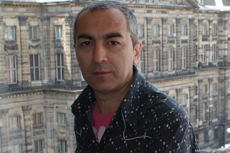 Actorul Dan Tomescu, celebru pentru showurile travesti, a murit la 65 ...