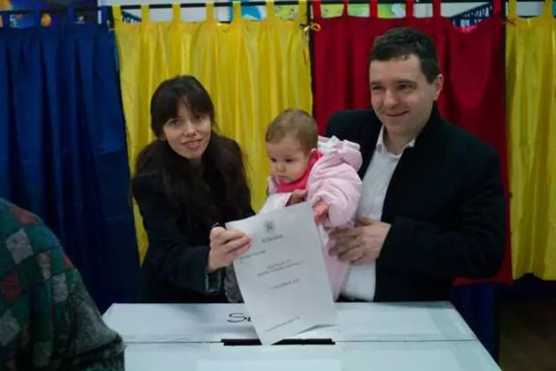 Mirabela Grădinaru și Nicușor Dan, povestea unor părinți de copii ...