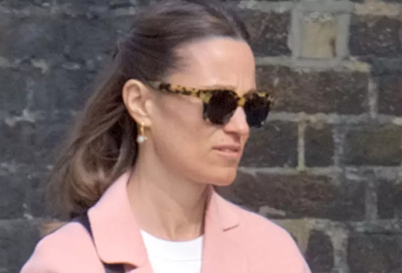Pippa Middleton, surprinsă într-un costum de baie minuscul, la 40 de ...