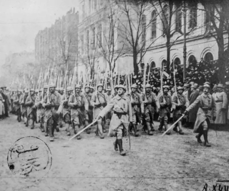 Cum a arătat prima paradă de 1 decembrie, organizată în România ...