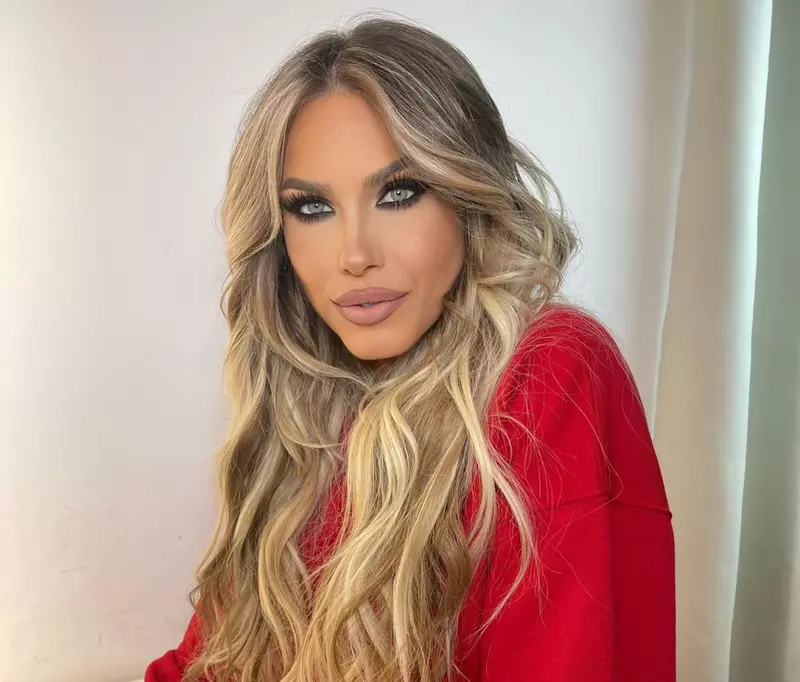 Vedeta din România care a luat hormoni pentru a se înălța și a început ...