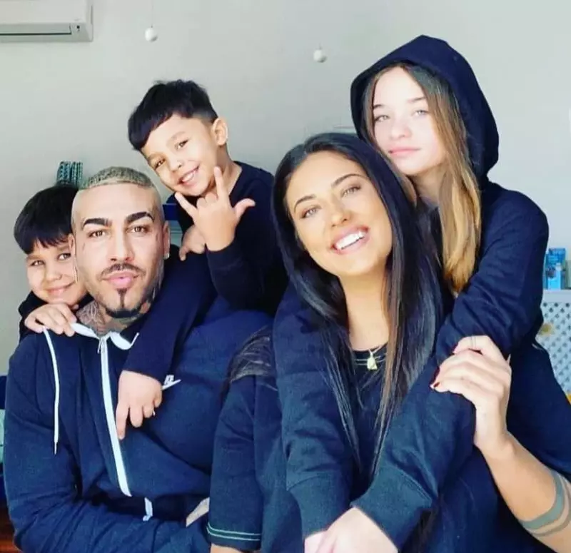 Dominic, fiul Antoniei și Alex Velea, și-a făcut unghiile cu ojă neagră ...