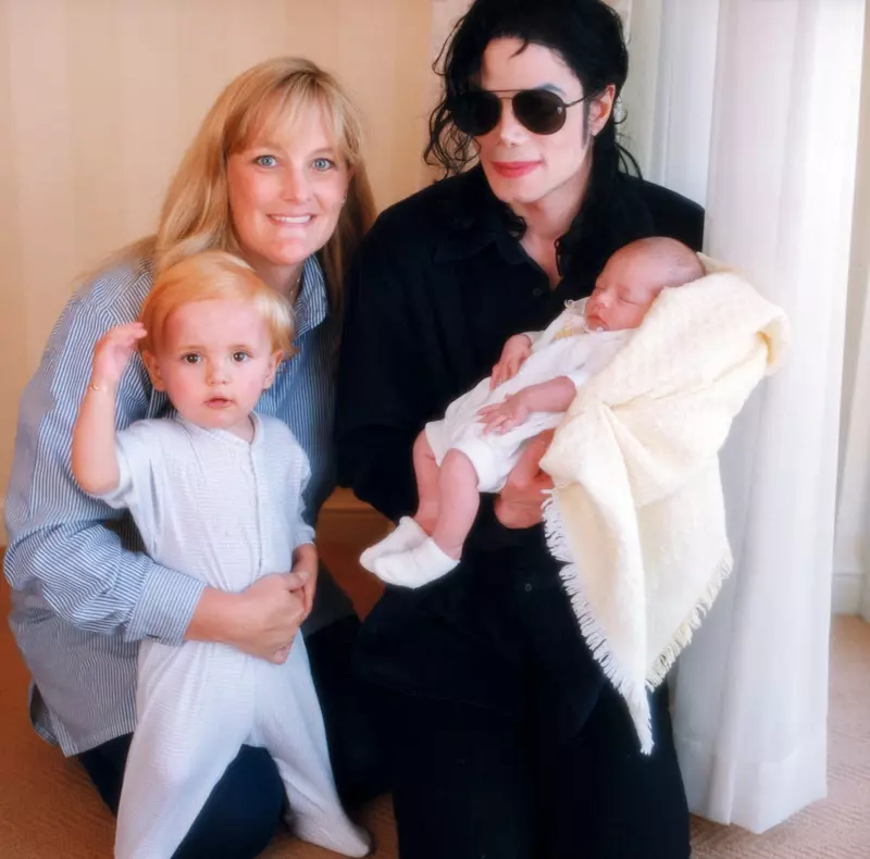 Debbie Rowe, mama lui Paris Jackson, apariție rară la 66 de ani. Cum ...