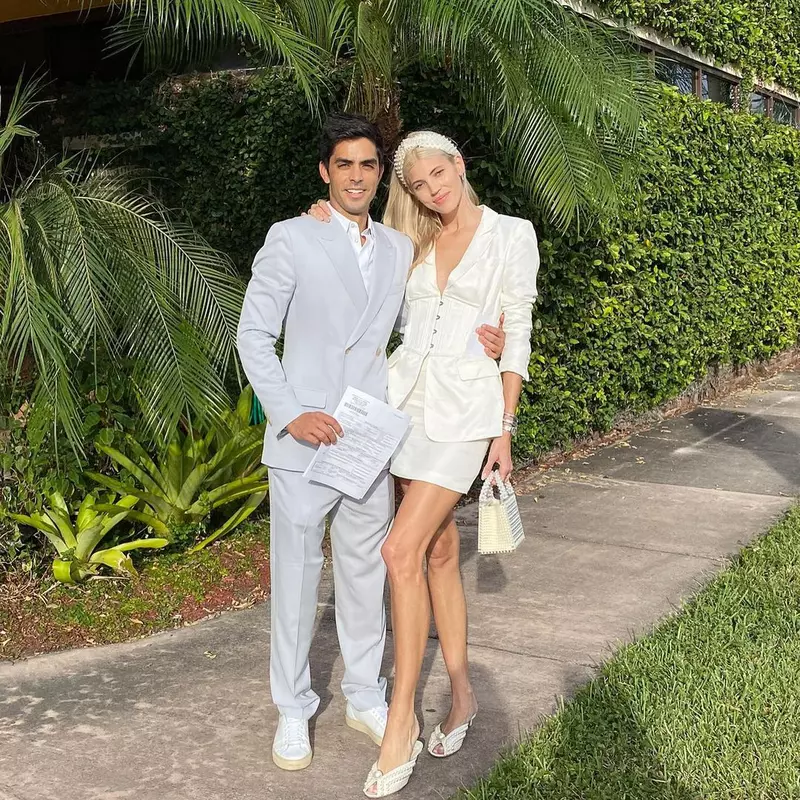 Modelul Victoria’s Secret Devon Windsor este însărcinată cu primul ei ...