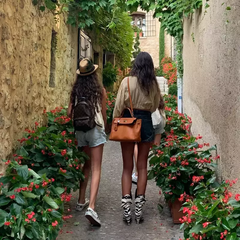 Stiri Directe - Fetele Danei Budeanu au împlinit 20 de ani. Gemenele ...