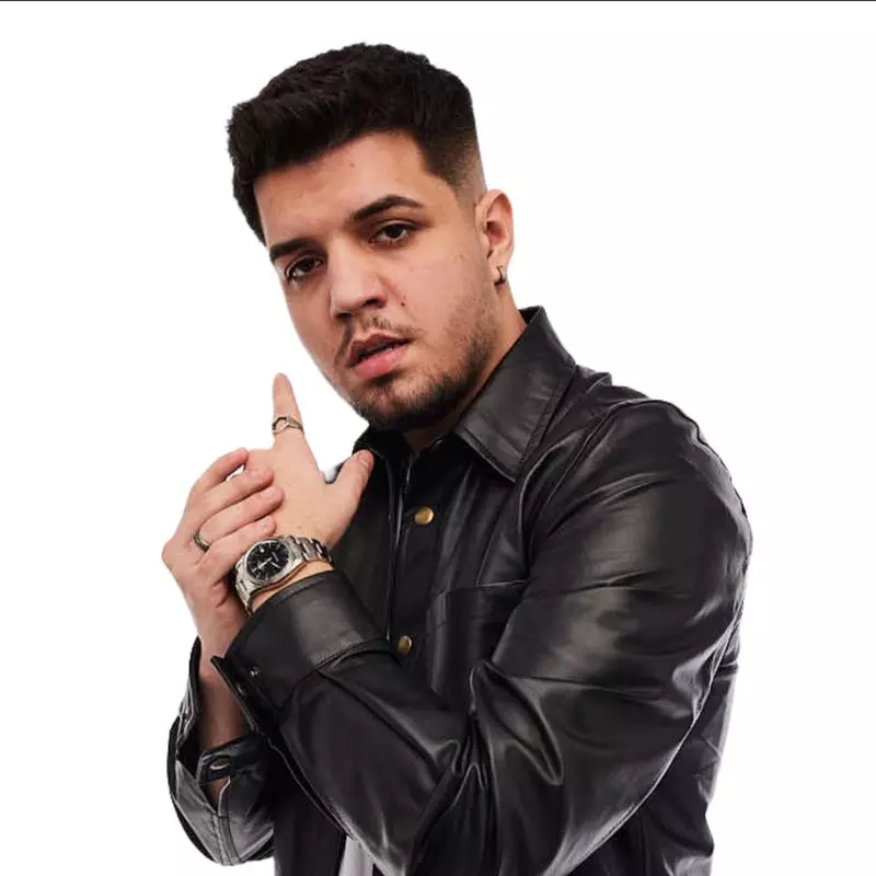 Cine este Babasha, artistul care a cântat manele la concertul Coldplay ...