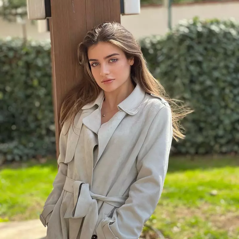 Cine este Ana Bodea, protagonista serialului „Lia”. A absolvit Şcoala ...