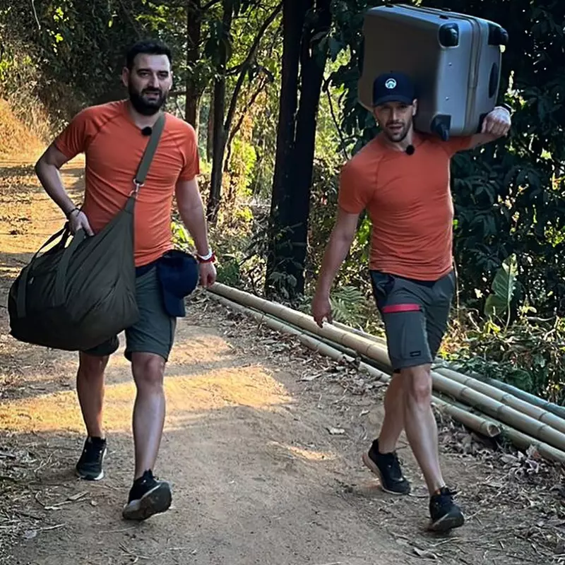 Imagini de colecție din copilăria lui Cosmin Vijeu. Cu ce mari artiști ...