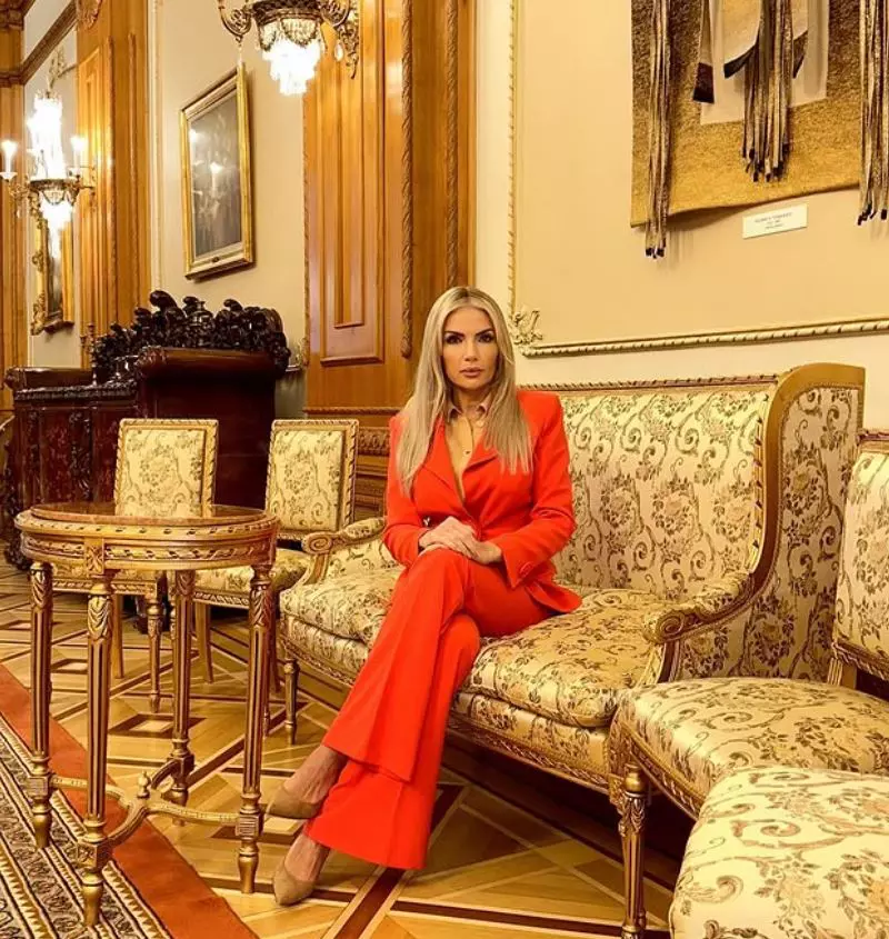 Cum arată casa în care locuiește Laura Vicol. Obiectele care au atras ...