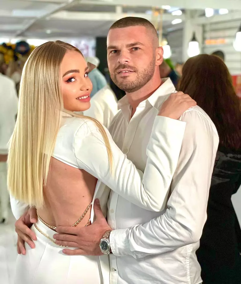 Maria Constantin, pregătită să îmbrace rochia de mireasă a treia oară ...