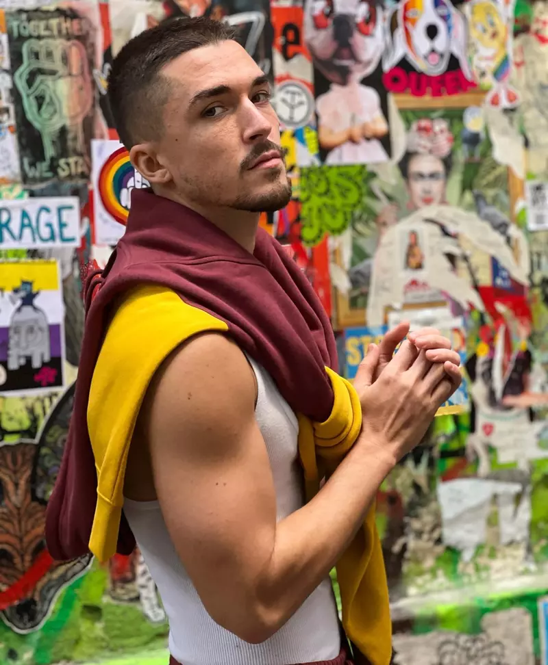 Cum au reacționat părinții lui Emil Rengle când le-a spus că este gay ...