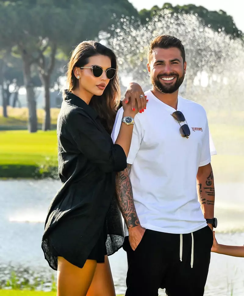 Adrian Mutu s-a mutat într-un nou apartament, pe litoral, în Baku ...