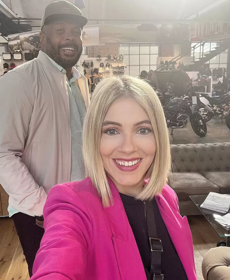 Cabral și Andreea Ibacka, un cuplu modern. El calcă rufe, ea montează ...