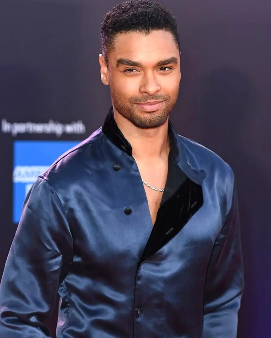 Rege-Jean-Page-Simon-Basset-3 - TVmania.ro