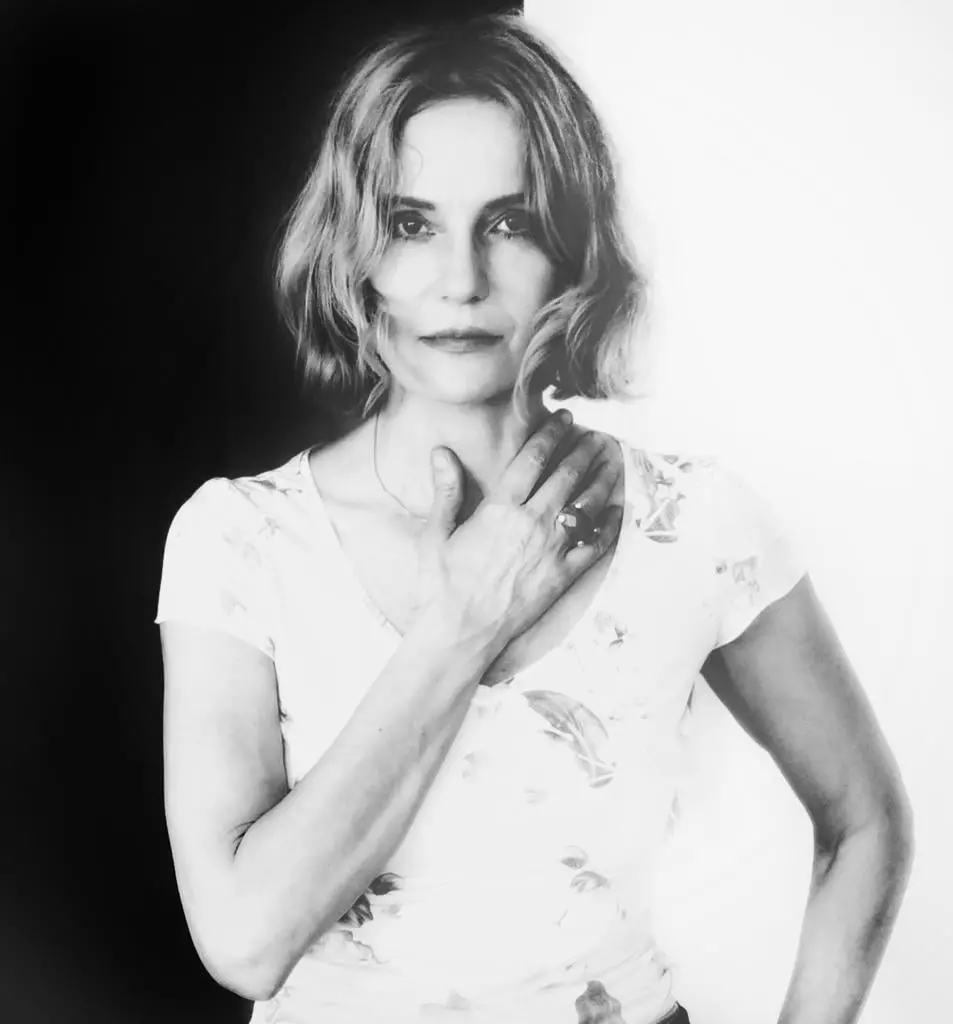 Imaginea cu Lia Bugnar de când era de vârsta lui Theo Rose și lucra ca ...