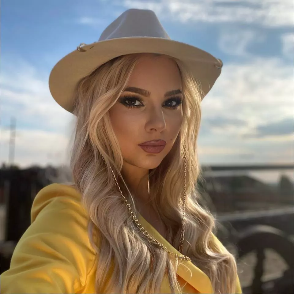 vedeta sandra n - Viva.ro