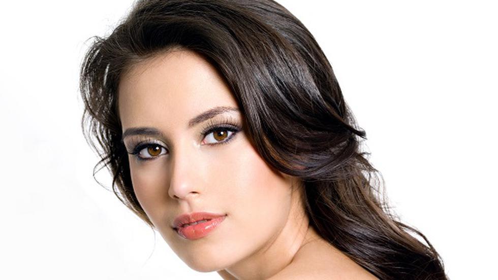 Cum se îngrijește părul brunet | Frumusete, Frumusete si Moda ...