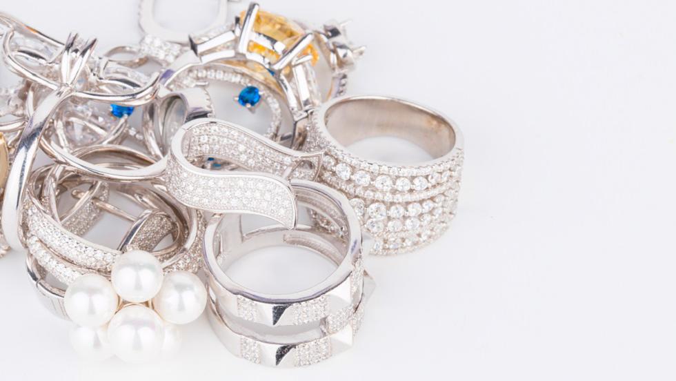 Ai bijuterii de argint? Nici nu bănuiești de câte boli te apără....